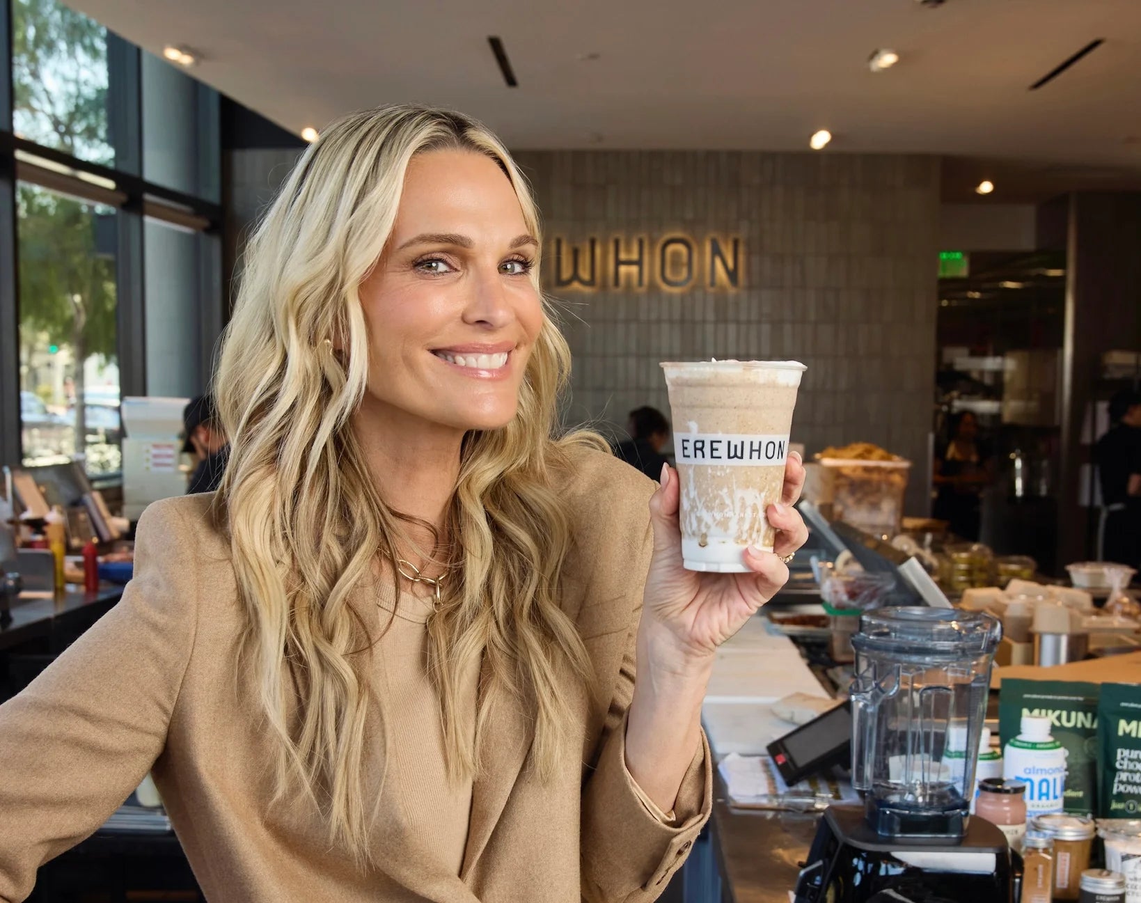 Molly Sims' Beauty Elixir Smoothie – Available at Erewhon
